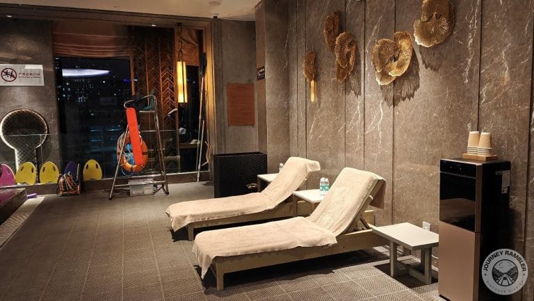 Swimming Pool & Gym of Wanda Reign Hotel Chengdu - Journey Rambler
